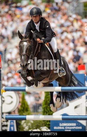 Victor BETTENDORF of Luxembourg during the Longines Paris Eiffel ...