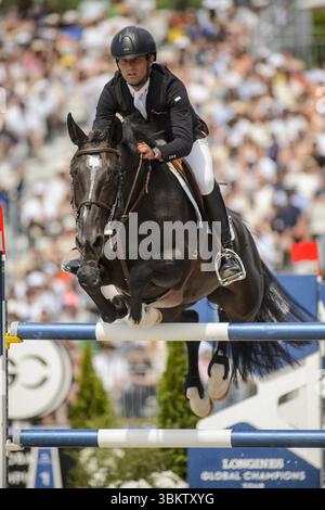 Victor BETTENDORF of Luxembourg during the Longines Paris Eiffel ...