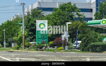 long island bp service station with prices for fuel listed Stock Photo ...