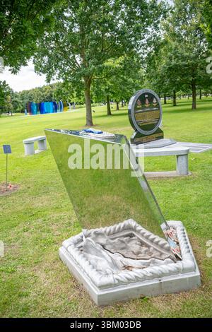 'Shiny Sheff' Stainless Steel Memorial Dedicated to HMS Sheffield ...