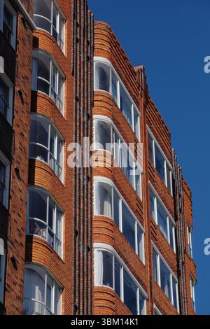 Winston, Elizabeth Bay, a skyscraper style art deco apartment building ...