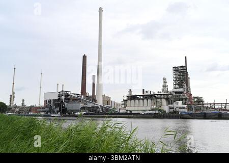 Lingen, Germany. 24th June, 2025. Tanks at the BP refinery in Lingen ...