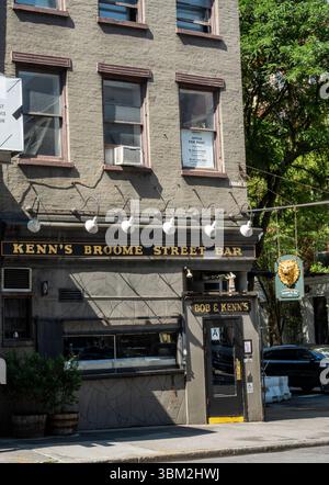 Kenn's Broome Street Bar, 363 W Broadway, New York, NYC storefront ...