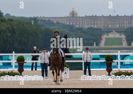 CARLOS PARRO (BRA) rides SAFIRA in the Equestrian Eventing Individual ...