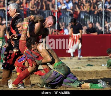Florence, Stoprico Fiorentino Rossi - Verdi football final, wins the ...
