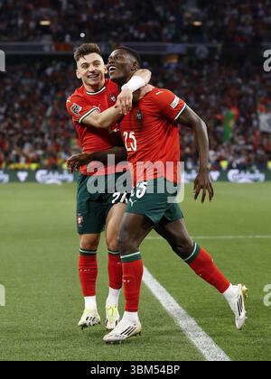 MUNCHEN - (L-R) Francisco Conceicao of Portugal, Nuno Mendes of Portugal celebrate 1-1 during ...