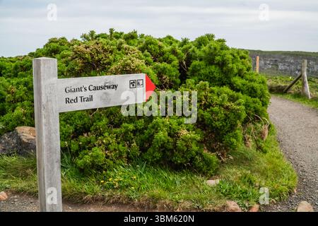 Giant's Causeway Red Trail signpost points the way along a gravel path ...