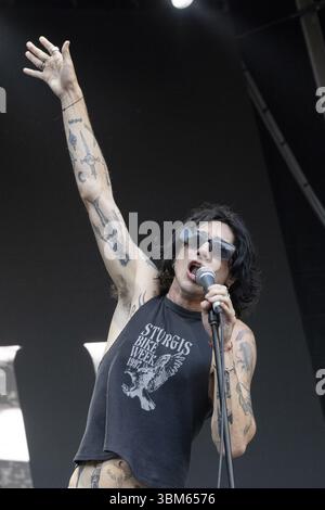 Remington Leith, singer, frontman, Palace Royale, rock band, USA, live ...