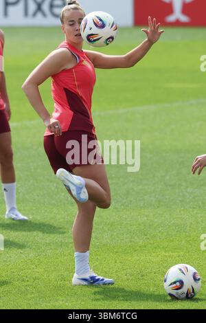 Giulia Gwinn #7 of Team Germany at warm-up in the football UEFA Women ...