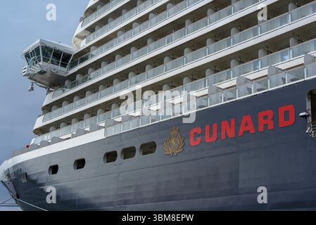 Cunard cruise ship and logo Stock Photo - Alamy