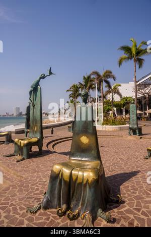 The Malecon boardwalk with The Rotunda of the Sea bronze sculptures by ...