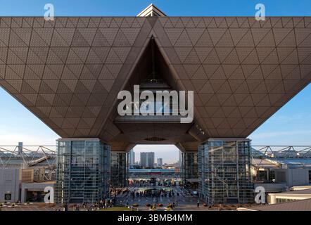 Unique architecture of Tokyo Big Sight (東京ビッグサイト) Tokyo International ...