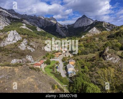 Salamon village, Riano Mountain and Mampodre Regional Park, Riano ...