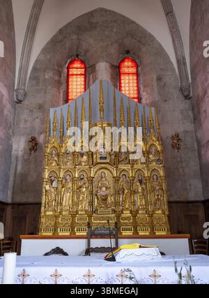 Franciscan church, polyptych, winged wooden altar behind the altar ...