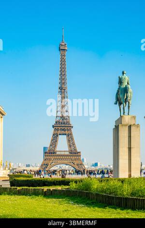 France, Paris, pedestrianized Trocadero Square Stock Photo - Alamy