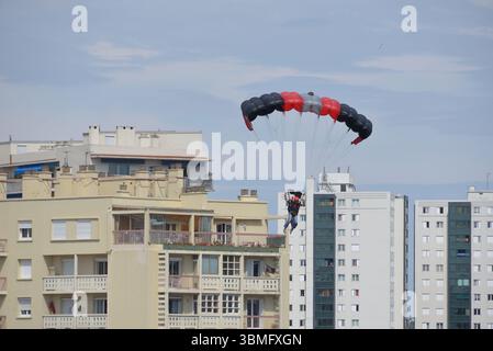 Rugby ball arrives by parachute for the Toulon-Oyonnax match Stock ...