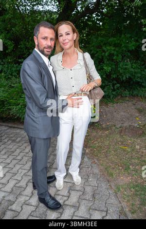 ausgsteckt is Heuriger with Mikl-Leitner at Heuriger Breitenecker in ...