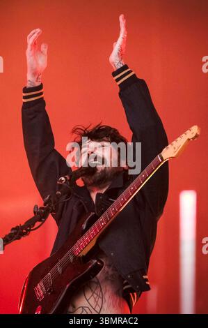 Simon Neil von Biffy Clyro live auf dem Glastonbury Festival 2025 auf ...