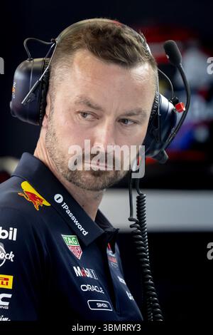 SPIELBERG - Simon Rennie the temporary race engineer for Max Verstappen ...