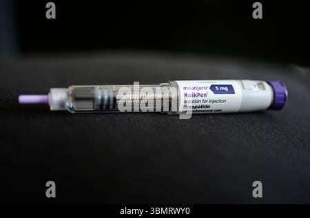 A 5 mg Mounjaro KwikPen injection Stock Photo - Alamy