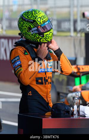 Pole sitter Lando Norris (GBR) McLaren in qualifying parc ferme. 25.10. ...
