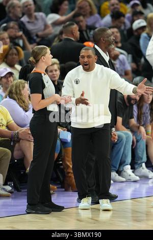 Chicago Sky coach Tyler Marsh paces the sideline during the WNBA ...
