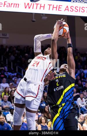 Dallas Wings' Myisha Hines-Allen (2) goes to the basket during the ...