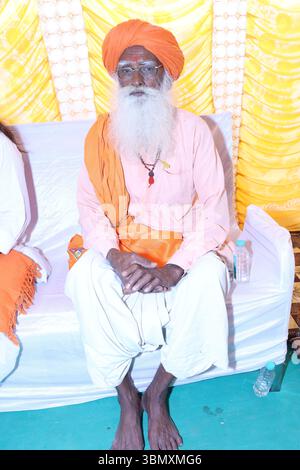 Elderly Indian man wearing traditional clothing and a pagri while ...