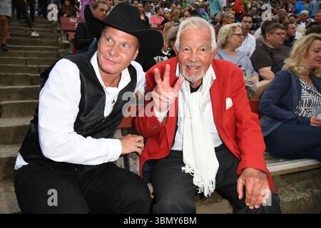 Fabian Harloff und Claus Wilcke. Premiere Karl May Halbblut am Kalkberg ...