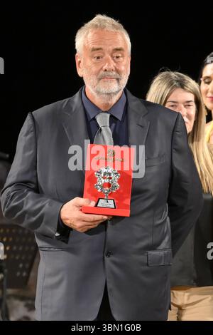 Taormina: Evening of the Nation Award. In the photo: Luc Besson, Elvira ...