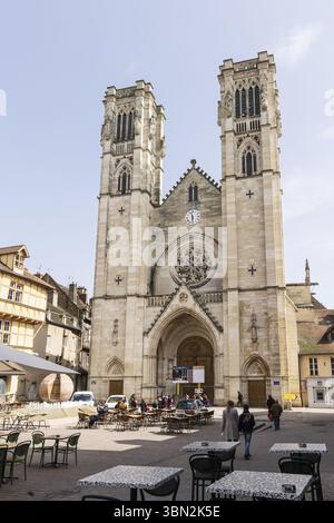 Cathedrale Saint-Vincent at Place Saint-Vincent in Chalon-sur-Saone in ...