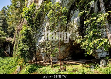 The batatotalena cave at Ratnapura in Sri Lanka Stock Photo - Alamy