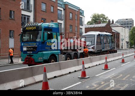 An Allelys Heavy Haulage low-loader lorry transporting a Coventry Very ...