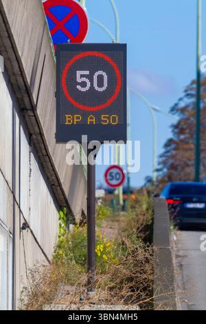 France, Paris, speed reduction on the ring road from 70 km/h to 50 km/h ...