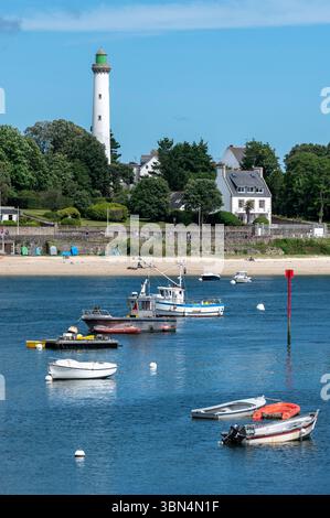 Feu de la Pyramide, Benodet, Finistere Stock Photo - Alamy
