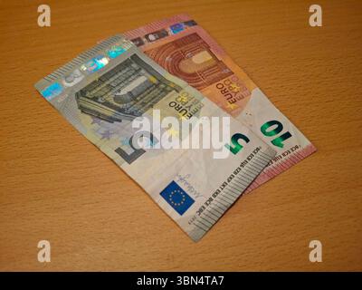 Stockbilder 04/2025 15 Euro Mindestlohn Hamburg Hamburg Deutschland ...