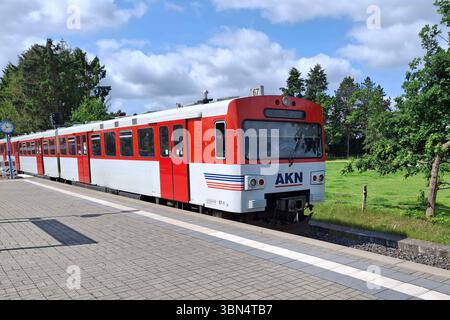Stockbilder 06/2025 AKN Zug im Bahnhof Ulzburg-Süd Henstedt-Ulzburg ...
