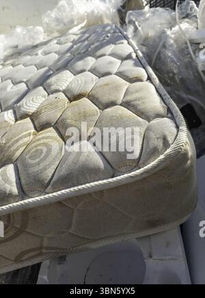 Detail of old dirty and damaged mattress in the trash Stock Photo - Alamy