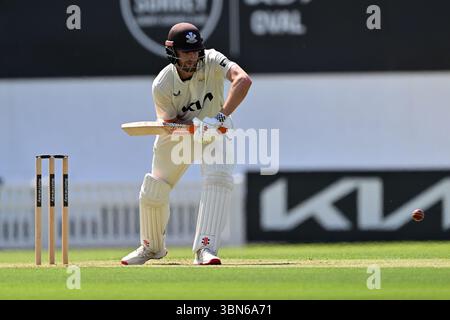 London, England, 30th June, 2025: Dom Sibley of Surrey has problems ...
