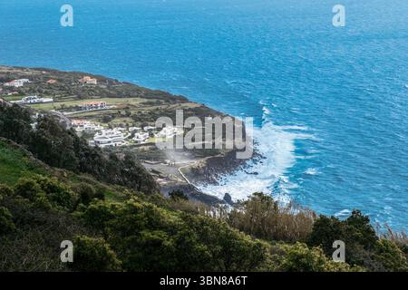 Coastal homes on cliffs above the Pacific Ocean in the old Las Playas ...