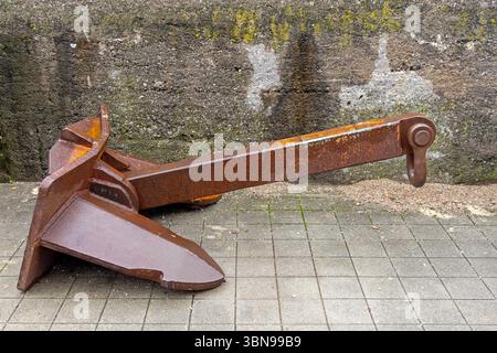 Large Old Stockless Iron Anchor at Port Dock Side View Stock Photo - Alamy