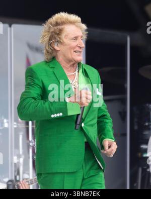 Rod Stewart performing on the Pyramid Stage during the Glastonbury ...