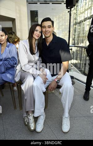 San Diego Pooth und Louisa Büsche bei der Marc Cain Fashion Show A ...