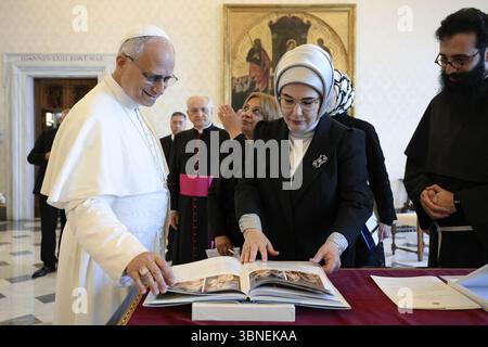 Pope Leo XIV meets Emine Erdogan, current first lady of Turkey as the ...