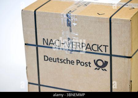 Paket das von DHL nachverpackt wurde, BLF,, Deutschland, BLF ...