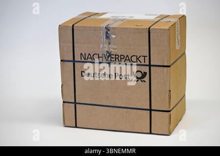 Paket das von DHL nachverpackt wurde, BLF,, Deutschland, BLF ...