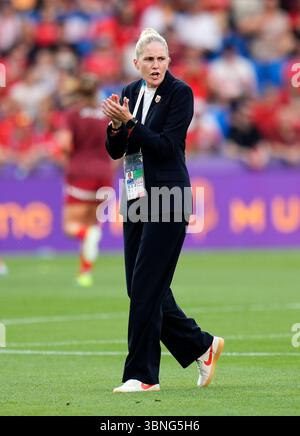 Norway head coach Gemma Grainger walks ahead of the Women's Euro 2025 ...