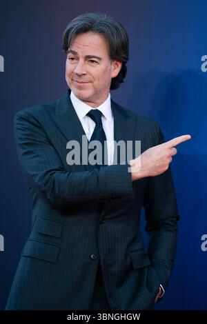 Peter Safran attends "Supergirl" UK Sneak Peak Fan Event at Cineworld ...