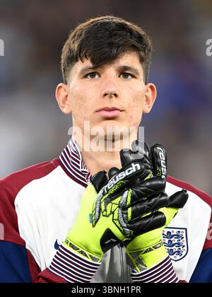 BRATISLAVA - England U21 goalkeeper James Beadle (c) at the National ...
