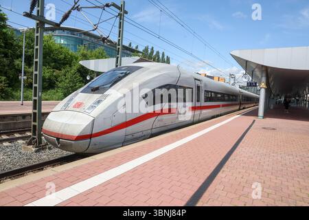 Intercity Express Zug ICE - ICE4 - Baureihe 412 der Deutschen Bahn im ...